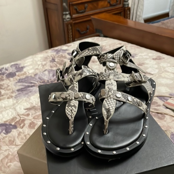 Kendall & Kylie | Shoes | Gladiator Snake Print Kendall Kylie Sandal ...